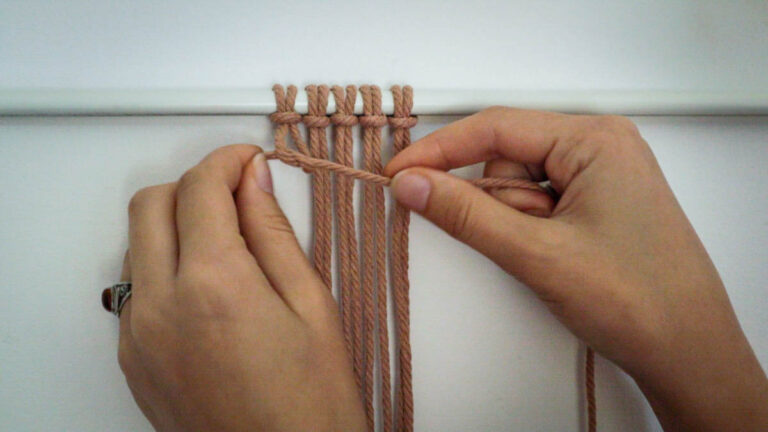 How to Tie a Double Half Hitch Knot (Macrame)
